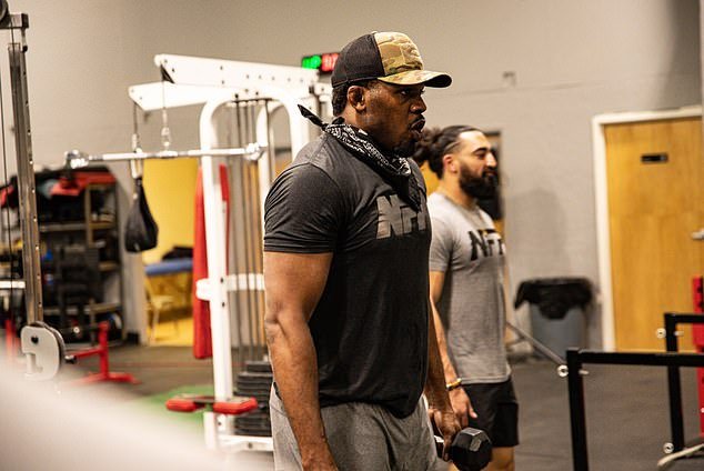 UFC: Jon Jones flaunts incredible body transformation ahead of Stipe ...